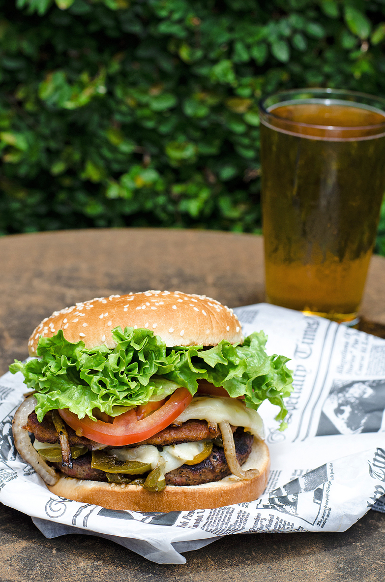 Extreme Burger: The Bulldog's Sasquatch - [225]