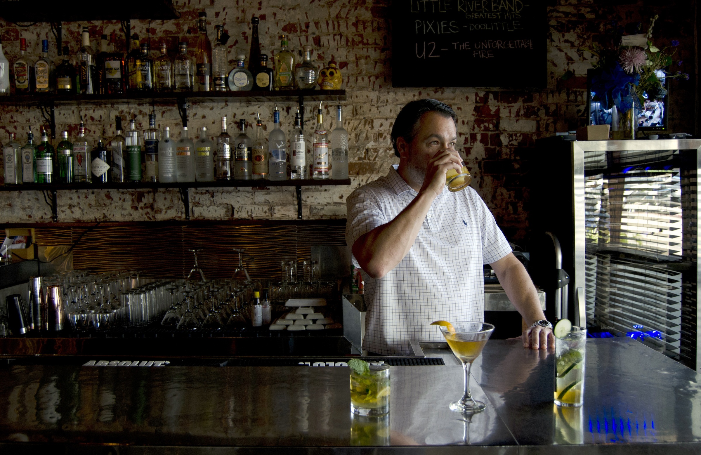 The River Room is downtown's new 'quiet whiskey lounge' - [225]