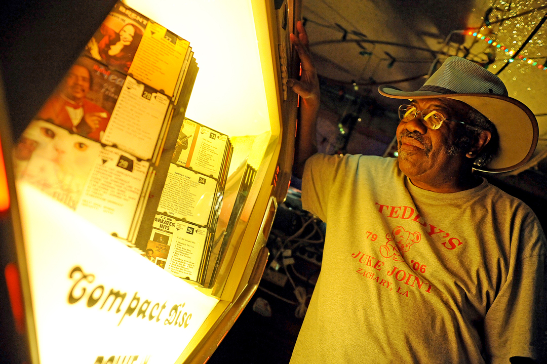 Teddy’s Juke Joint honors its owner’s 70th birthday - [225]