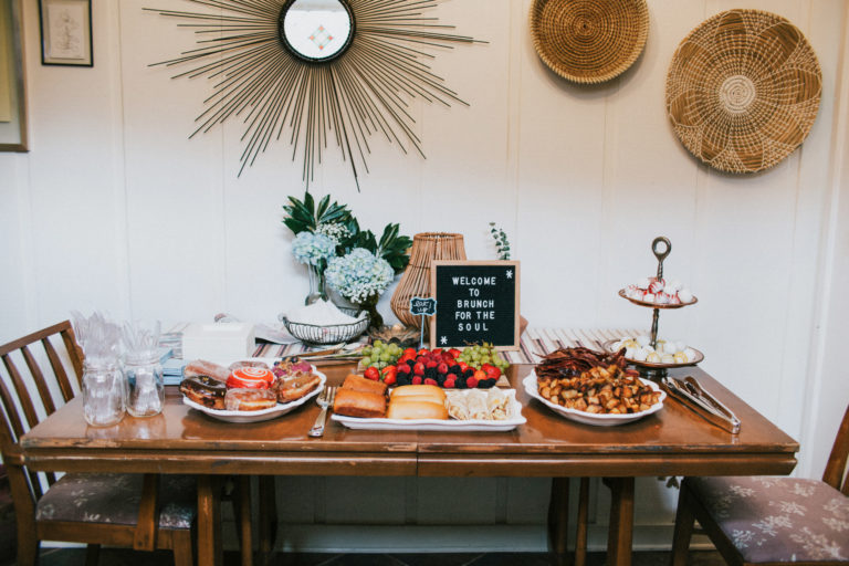 The art of hosting an at-home brunch - [225]