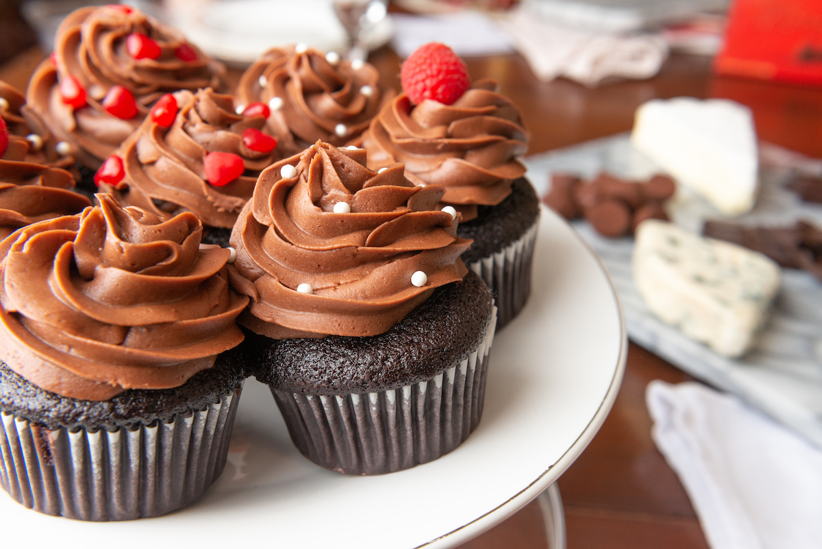 Get a handle on this chocolate buttermilk cupcake recipe ahead of ...