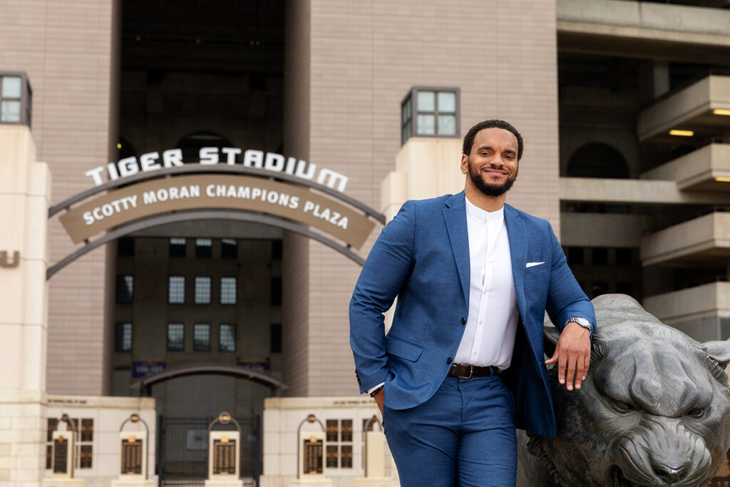 Former football player Darry Beckwith Jr.’s nonprofit preps students ...