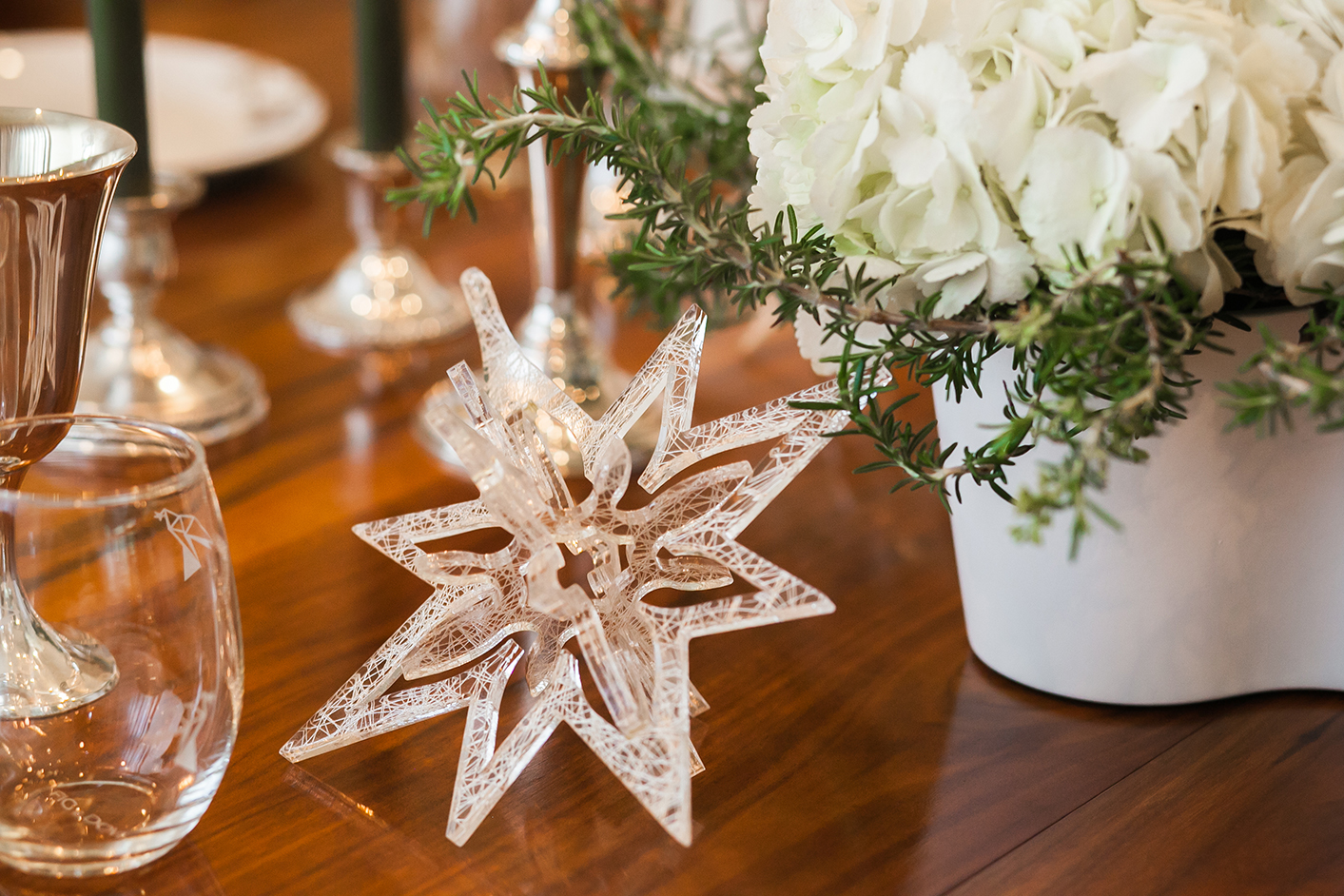 Dressed for Dinner: Style-savvy women set holiday tables - inRegister