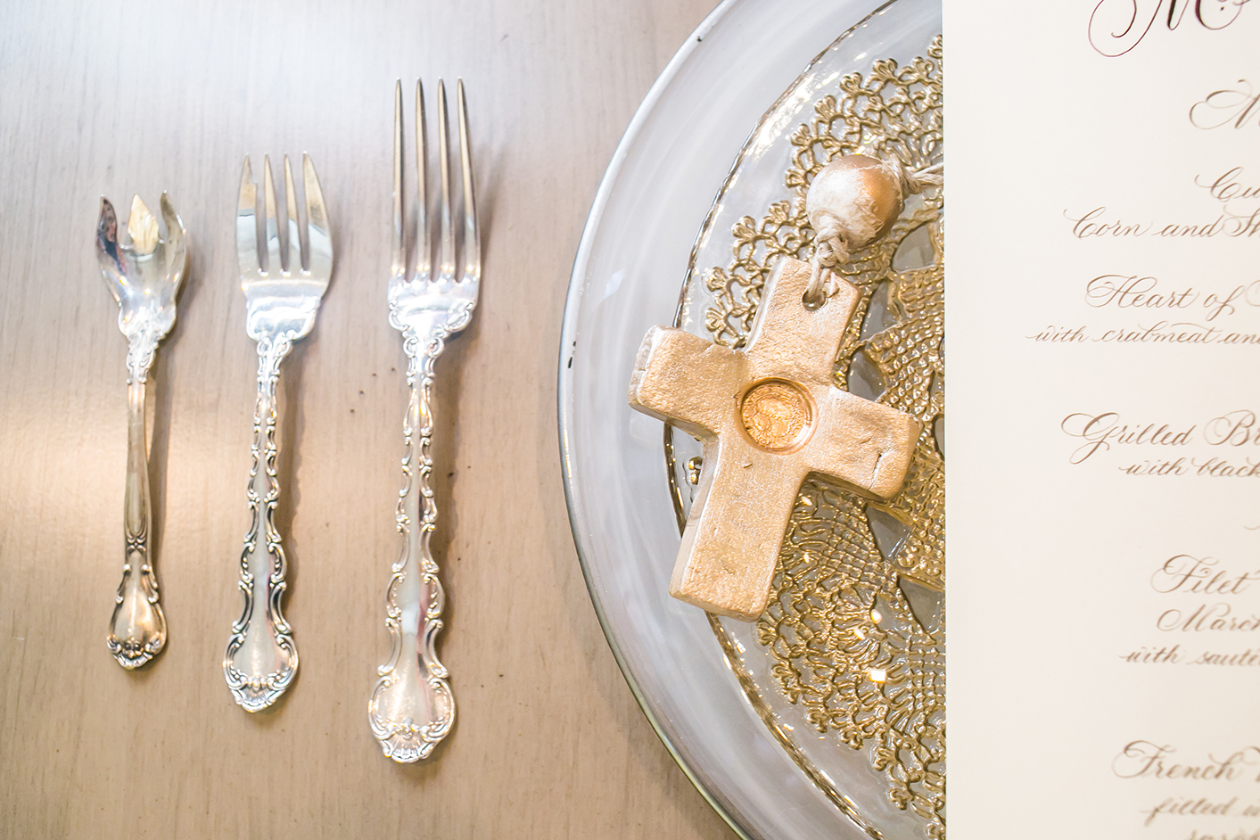 Dressed for Dinner: Style-savvy women set holiday tables - inRegister